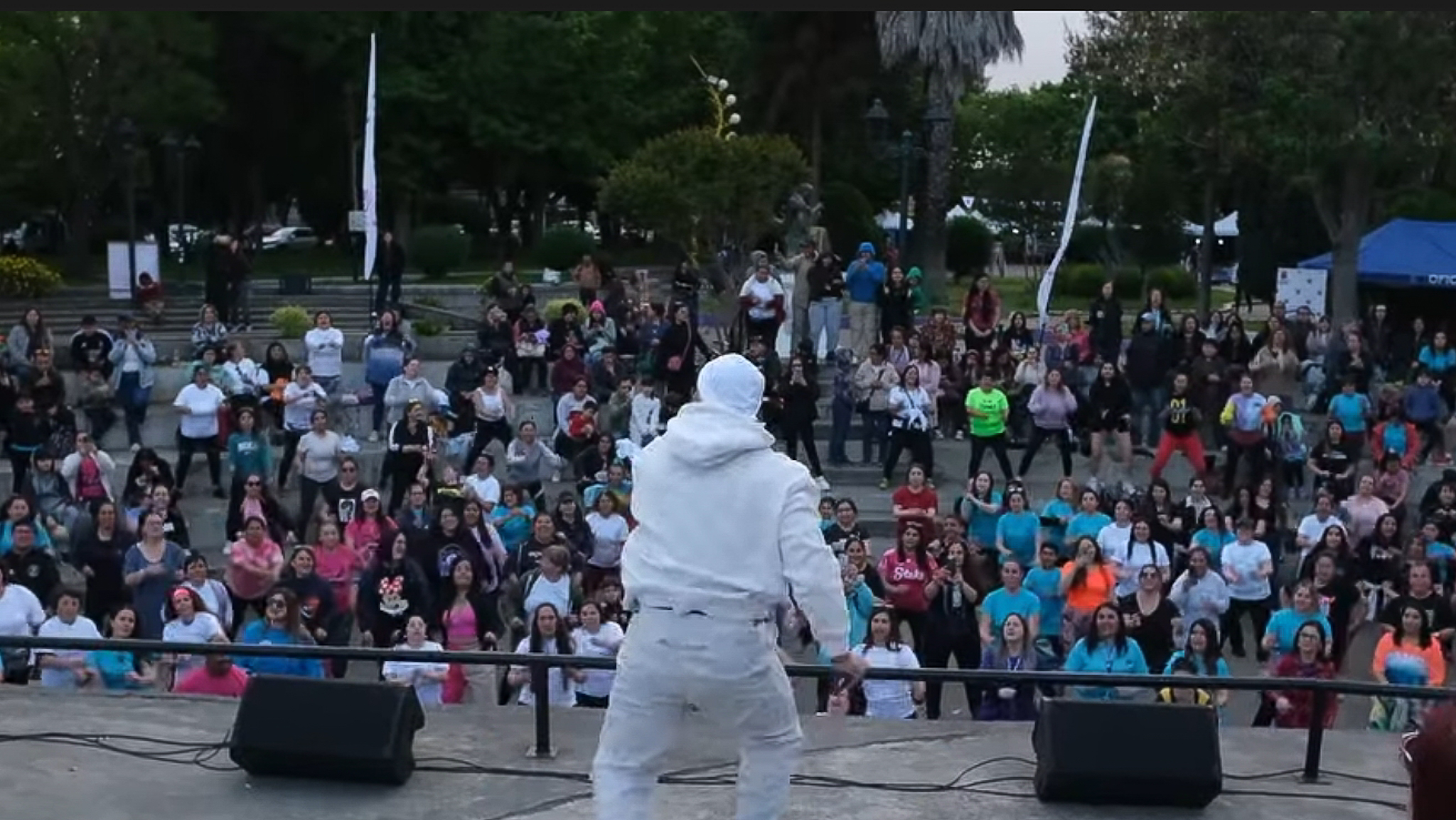 Zumba Color 2025 reunió a más de 500 personas en San Carlos – Radio Ñuble